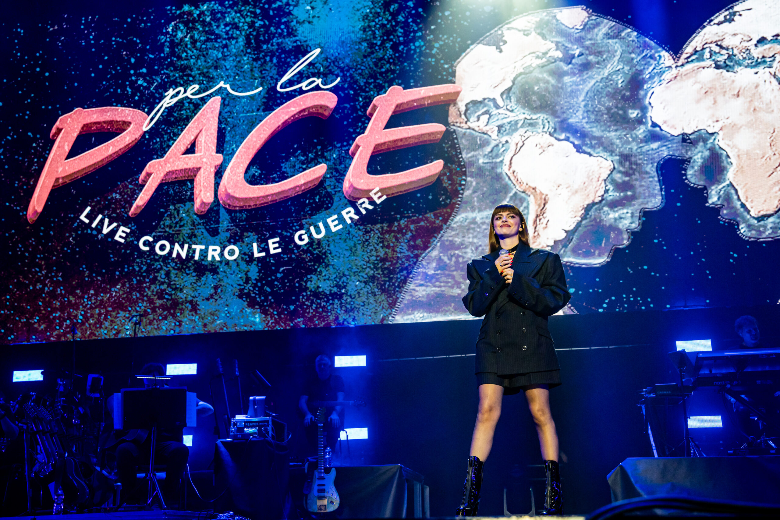 Pace, cantanti italiani in concerto per la raccolta fondi a favore di ...